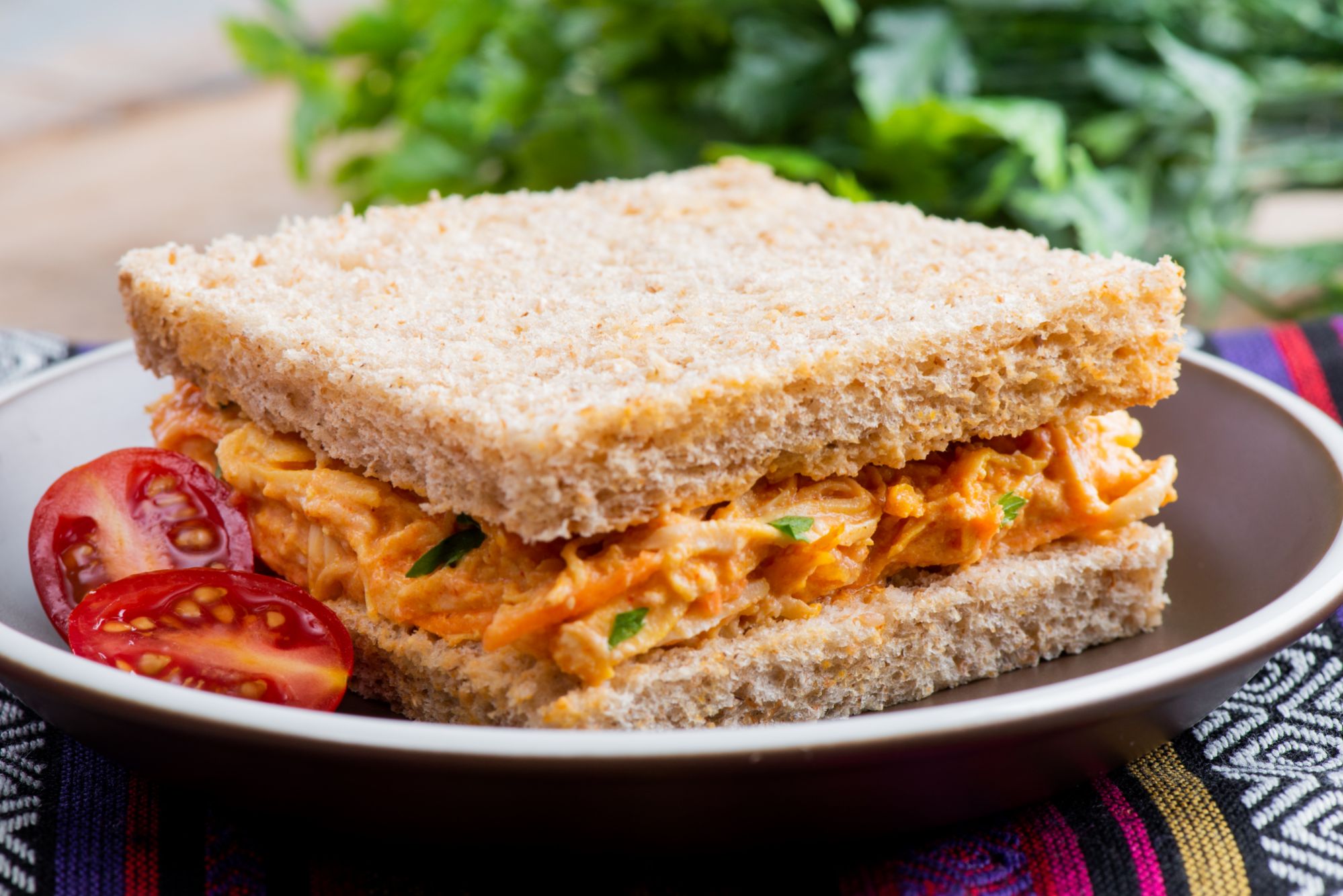 Sanduíche Integral de Peito de Frango com Pasta de Ricota Light